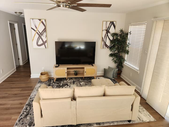 Dogleg Retreat - Your Lakeside Hideaway - Lake Norman, NC