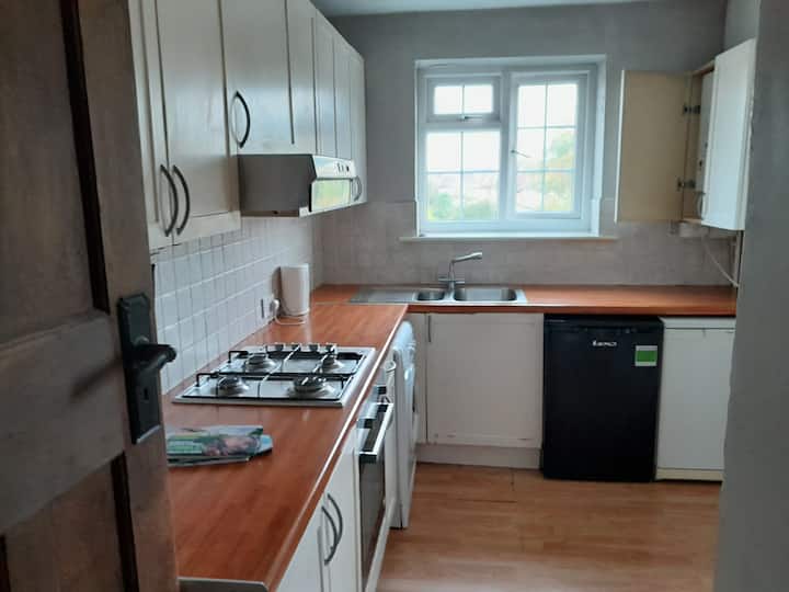 2 Bedroom Flat Close To Station - Twickenham