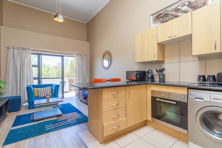 Sunny 1 Bedroom Apartment In Golf Estate - Randburg