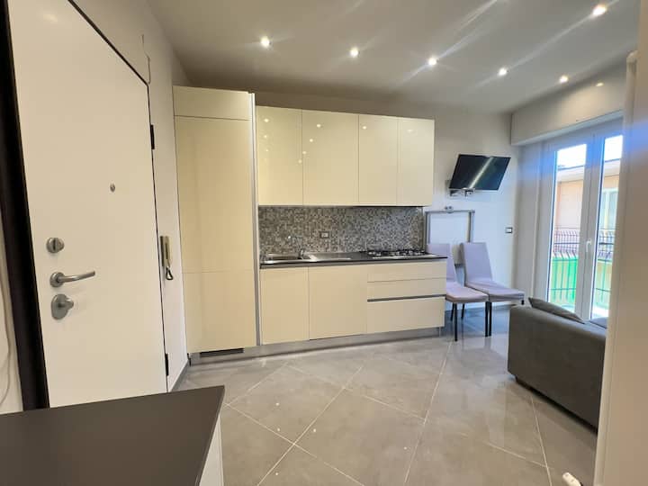 Two-room Apartment 50 Meters From The Beach - Pietra Ligure