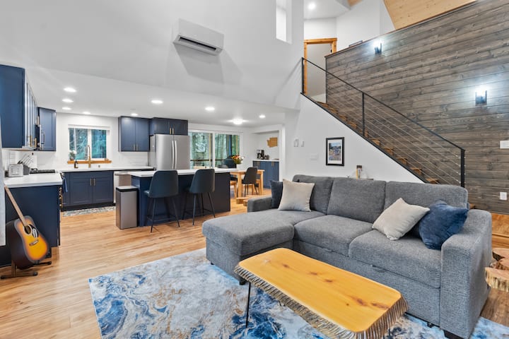 Luxury Rainier Chalet W/ Hot Tub-ac-wifi - Ashford, WA