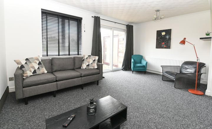 Modern Home In Royston - Barnsley