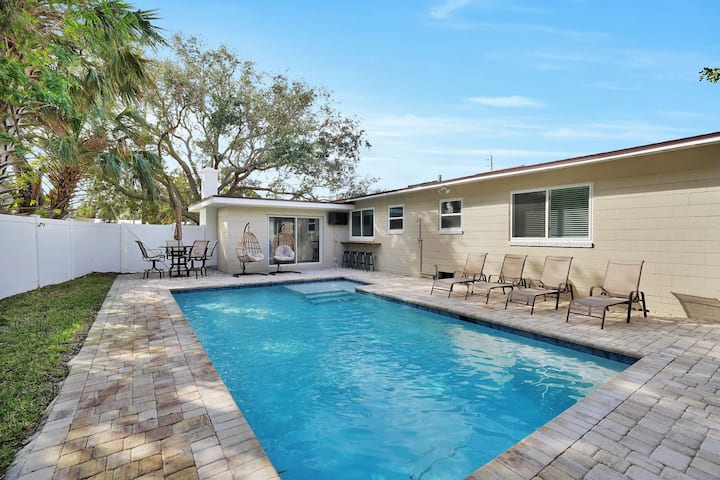Old City Oasis *New Heated Saltwater Pool! - St. Augustine, FL
