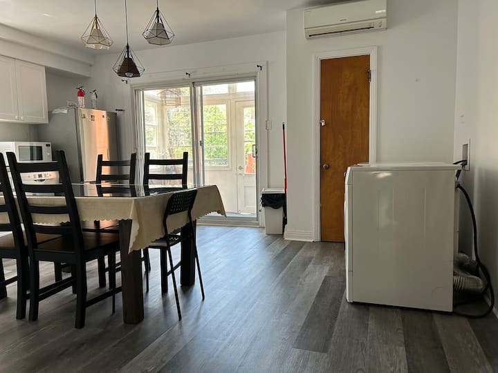 Private Room, 7 Minutes Walking To Metro Angrignon - Montreal