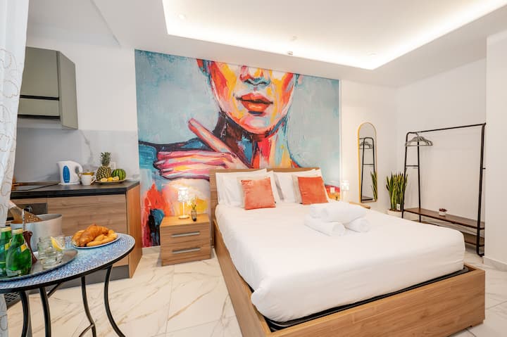 St Julian's Town View Suites With Communal Pool - Malta