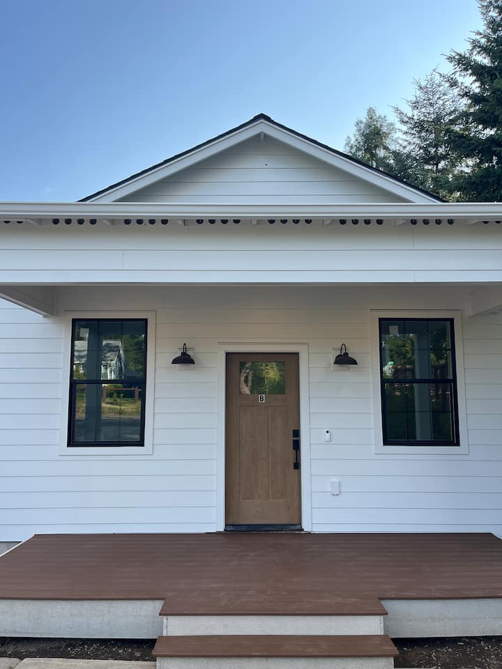 Gladstone Guesthouse - Tumwater Vineyard, West Linn