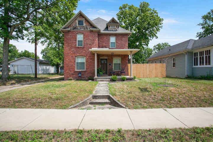 Leprechaun Alley - Walk To Notre Dame - Mishawaka, IN
