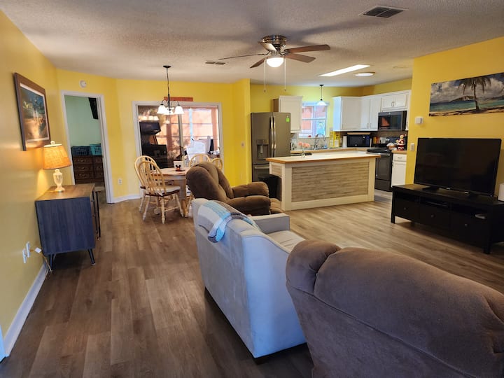 2/2 Game Rm, Hottub & Golf Cart - The Villages, FL