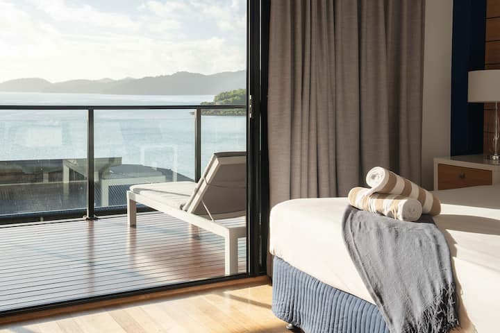 Shorelines 34 - Hamilton Island