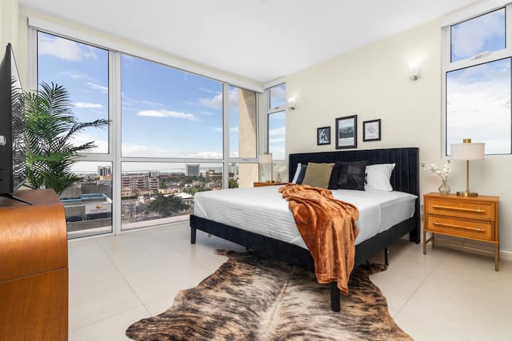 Location! Kingston| City + Ocean Views W Pool - ジャマイカ キングストン