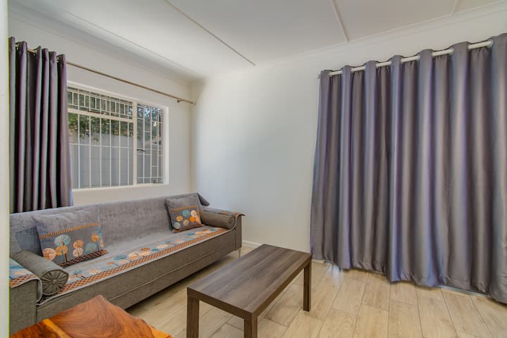 Flatlet In Residential Area - Somerset West