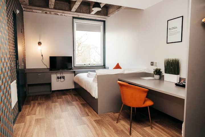 Modern Hotel Double Room With Breakfast Included - Belfast