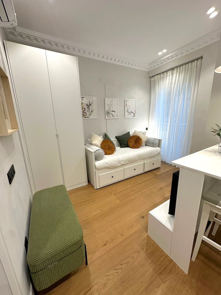 Moderno Estudio En Huertas - Madrid