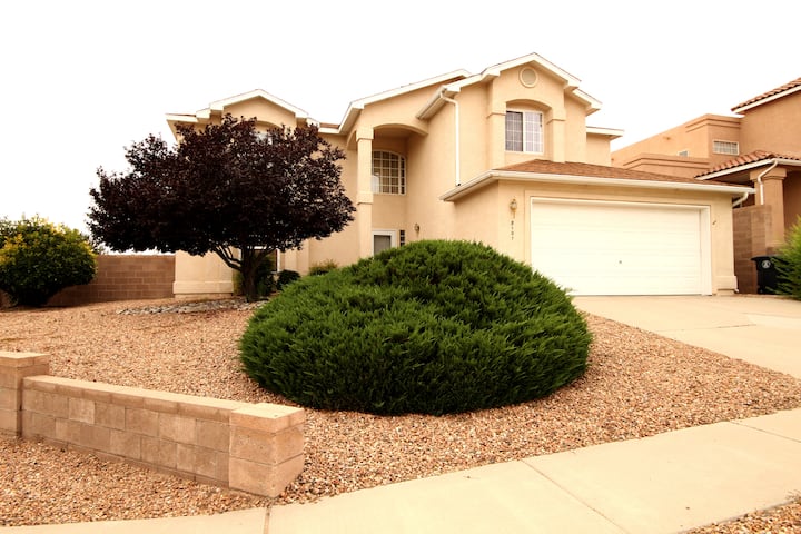 Large Home For Entire Family/memory Foam Beds Tv - Albuquerque