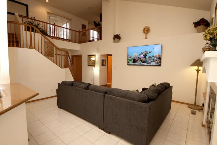 Large Home For Entire Family/memory Foam Beds Tv - Corrales, NM