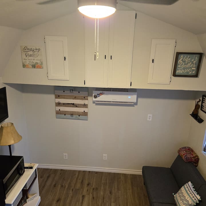 Furnished Cottage @ Rocky Ridge, Lakes, Fishing - Okmulgee Lake, OK