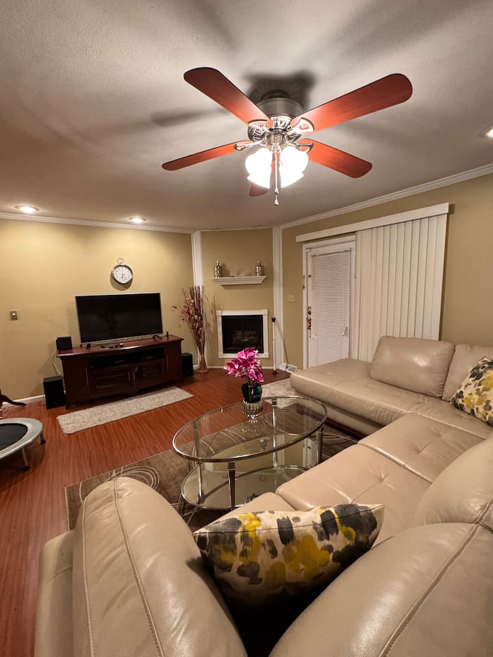 Quiet & Cozy 2-bedroom Condo - Springfield, IL
