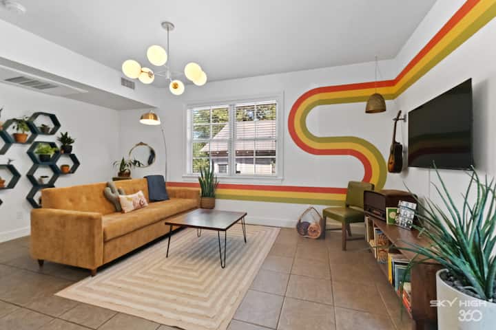 Charming Urban Retreat Near Dickson St. - Fayetteville, AR