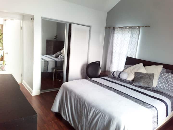 Bedroom With Sea Views And Private Bathroom - Bermuda