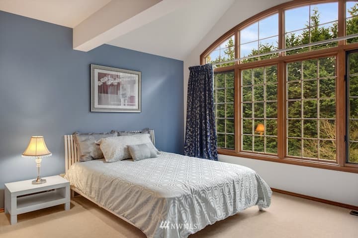 Comfy Room In Redmond - Redmond, WA