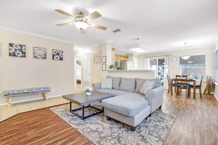 Spacious & Fun Family Getaway ~ 5mins To Seaworld! - Valley Ranch - San Antonio