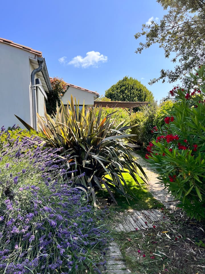 Gîte Les Petites Terres Sur L'ile De Ré - La Flotte