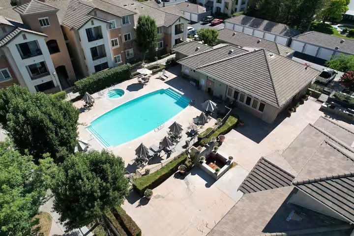 Cozy & Remodeled 2 Bedroom Oasis Pool/spa/gym - 特洛克