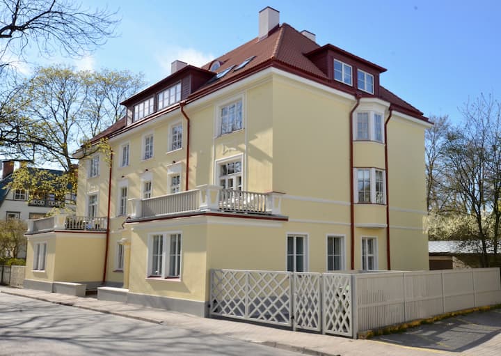Apartment With Balcony - Next To Toompea Castle! - Tallinn