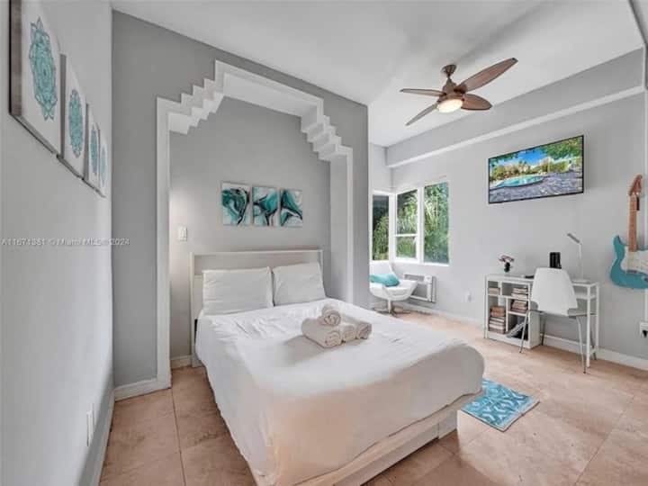Cozy Studio With Pool & 4 Mins Walk To Beach - Miami Beach