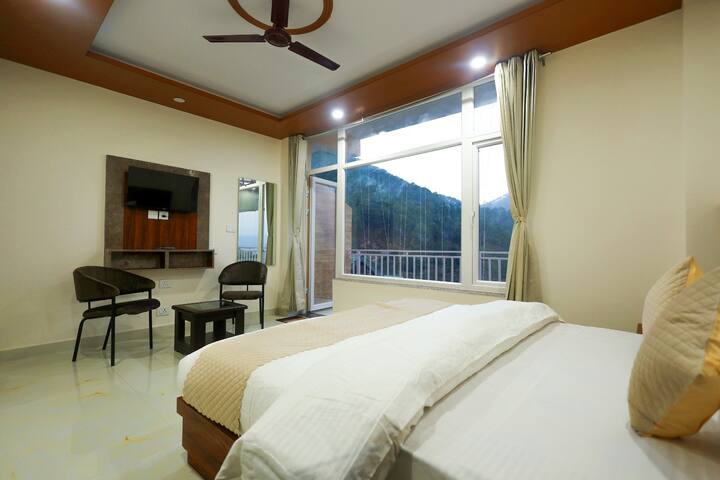 Deluxe Room Mountain View - Kasauli