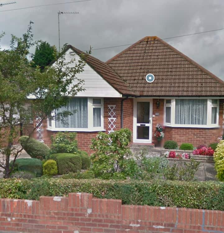 Private Room In Shared Bungalow - Wimborne Minster