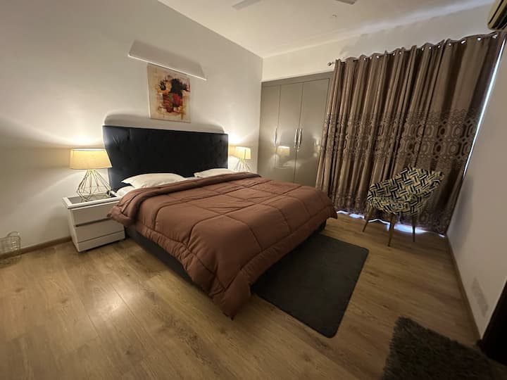 Stunning Spacious 3 Bedroom Apartment Garden View - Noida