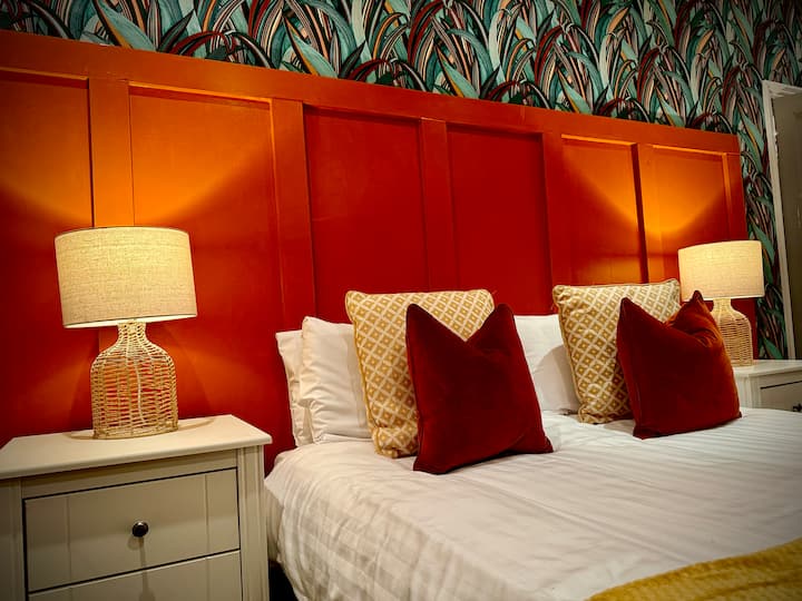 The Horncliffe Hot Tub Home - 