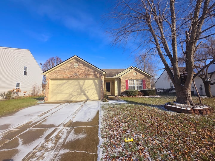 Stunning 3-bdrm Lake View House - Fishers, IN