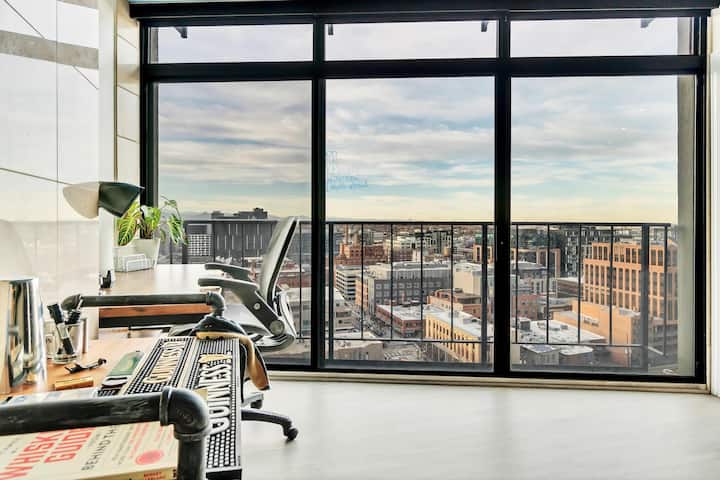 Downtown Denver Luxury 2br W/ Gym Sauna & Parking - Five Points - Denver