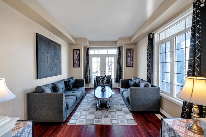 Thrilling Homey Escape In Toronto Area - Ajax