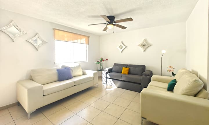 Lovely 3 Bedroom Home W/free Parking + Patio + Ac - Monterrey