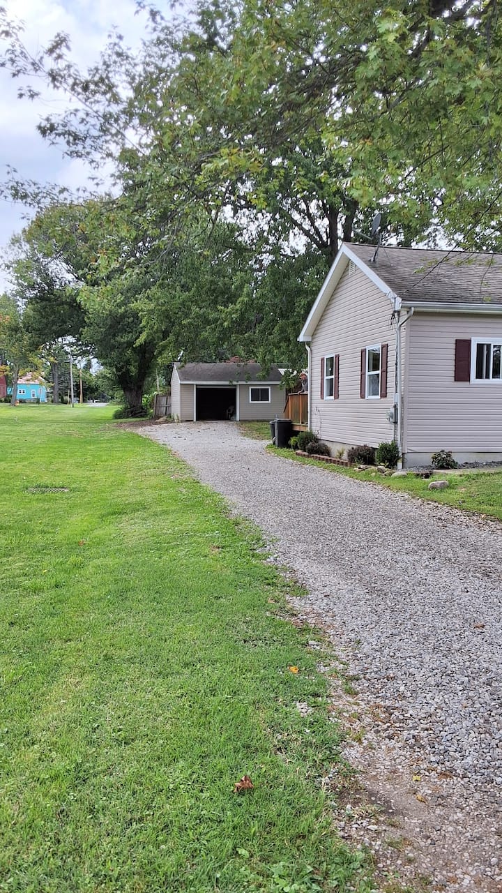 Cozy 2 Bedroom House 1 Bath - Geneva-on-the-Lake, OH