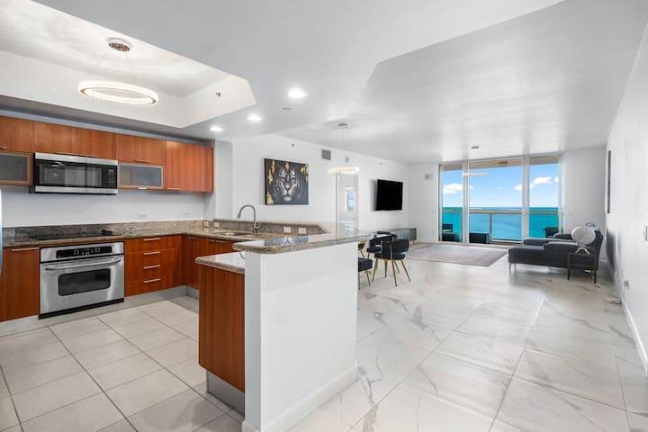Luxury Living With Amazing Views - Riviera Beach, FL