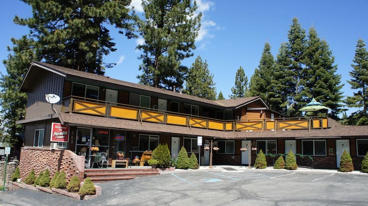 Hotel Room (2 Queen Bed)in South Lake Tahoe - South Lake Tahoe, CA