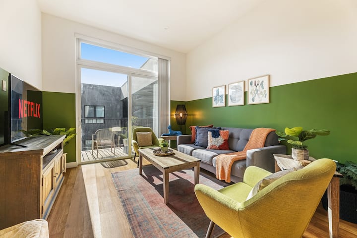 Light-filled 2bd Suite In K-town | Parking & Gym - Hollywood, CA