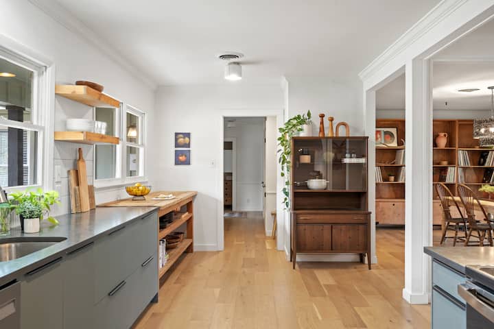 Georgetown Getaway | Bright Home Near Square - Georgetown, TX