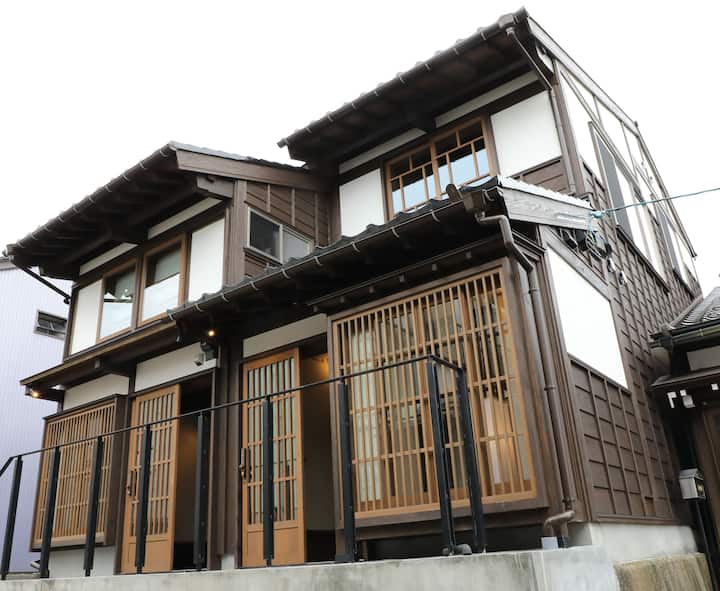 【Yatsuoshiki Hotel越中八尾おたや西】町屋建築を活かした一棟貸しの宿 - Toyama