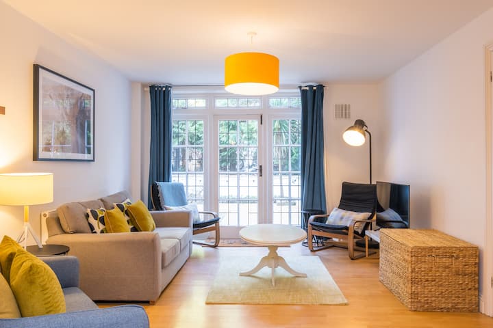 Spacious With Large Decking | Vivre Retreats - Poole