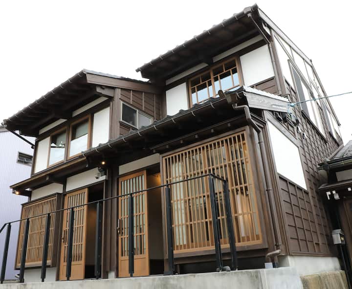 【Yatsuoshiki  Hotel越中八尾おたや東】町屋建築を活かした一棟貸しの宿 - Toyama
