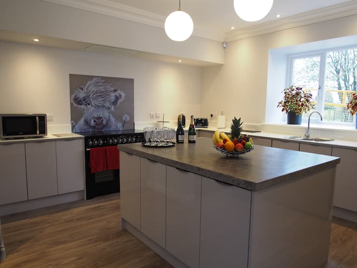 Modern House, Games Room, Free Parking - 에이셔