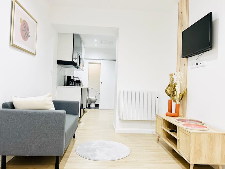 Studio Royal Séjour, Parking Gratuit Proche Centre - Saint-Quentin