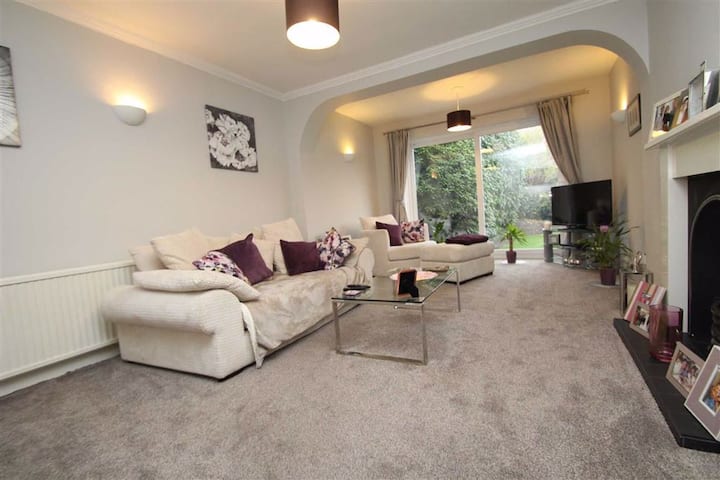 Cosy 3 Bed House In Hale - South Manchester - Knutsford