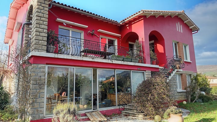 Joli Appartement Avec 4 Chambres - Millau