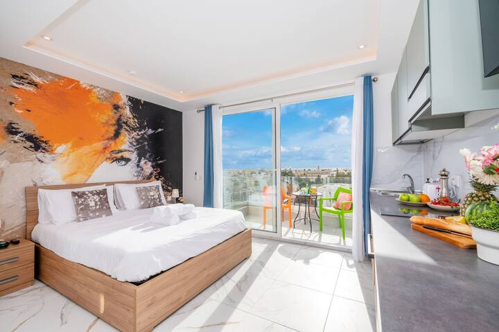 St Julian's Town View Suites With Communal Pool 2 - Malta